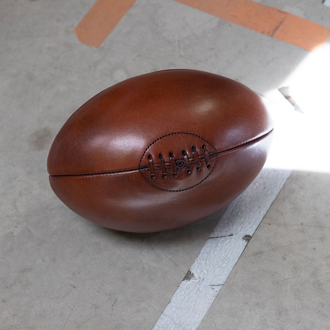 Vintage leather sports ball - Rebond Project